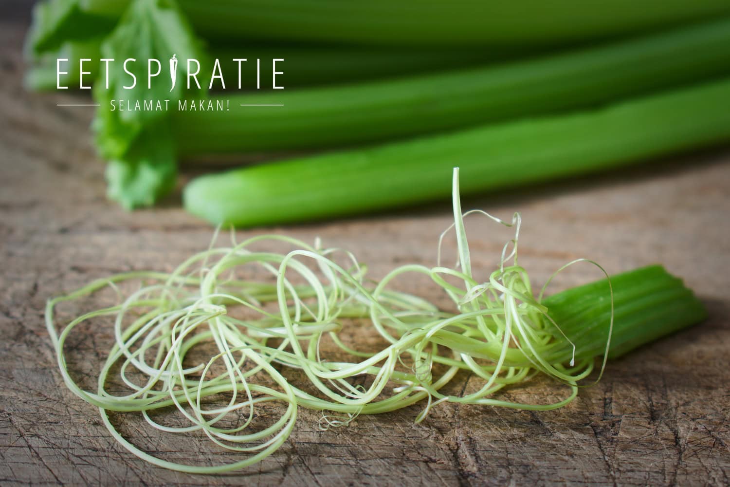 Hoe maak je bleekselderij schoon • Eetspiratie